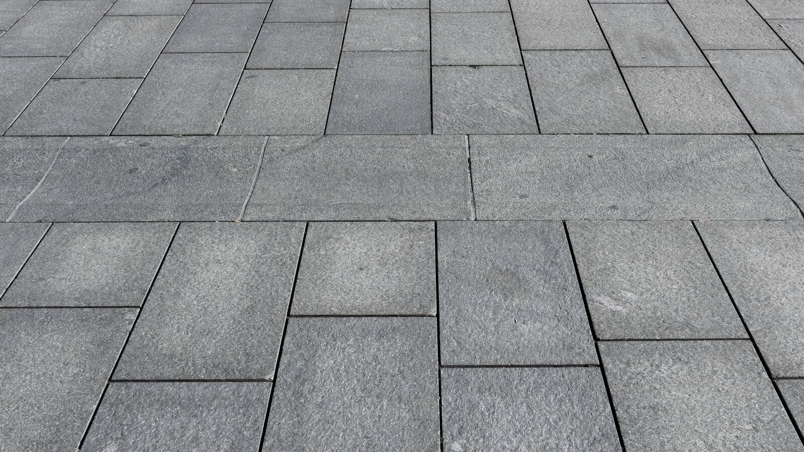 Bodenplatten in verschiedenen Materialien und Formaten - Fiorini Steinbruch