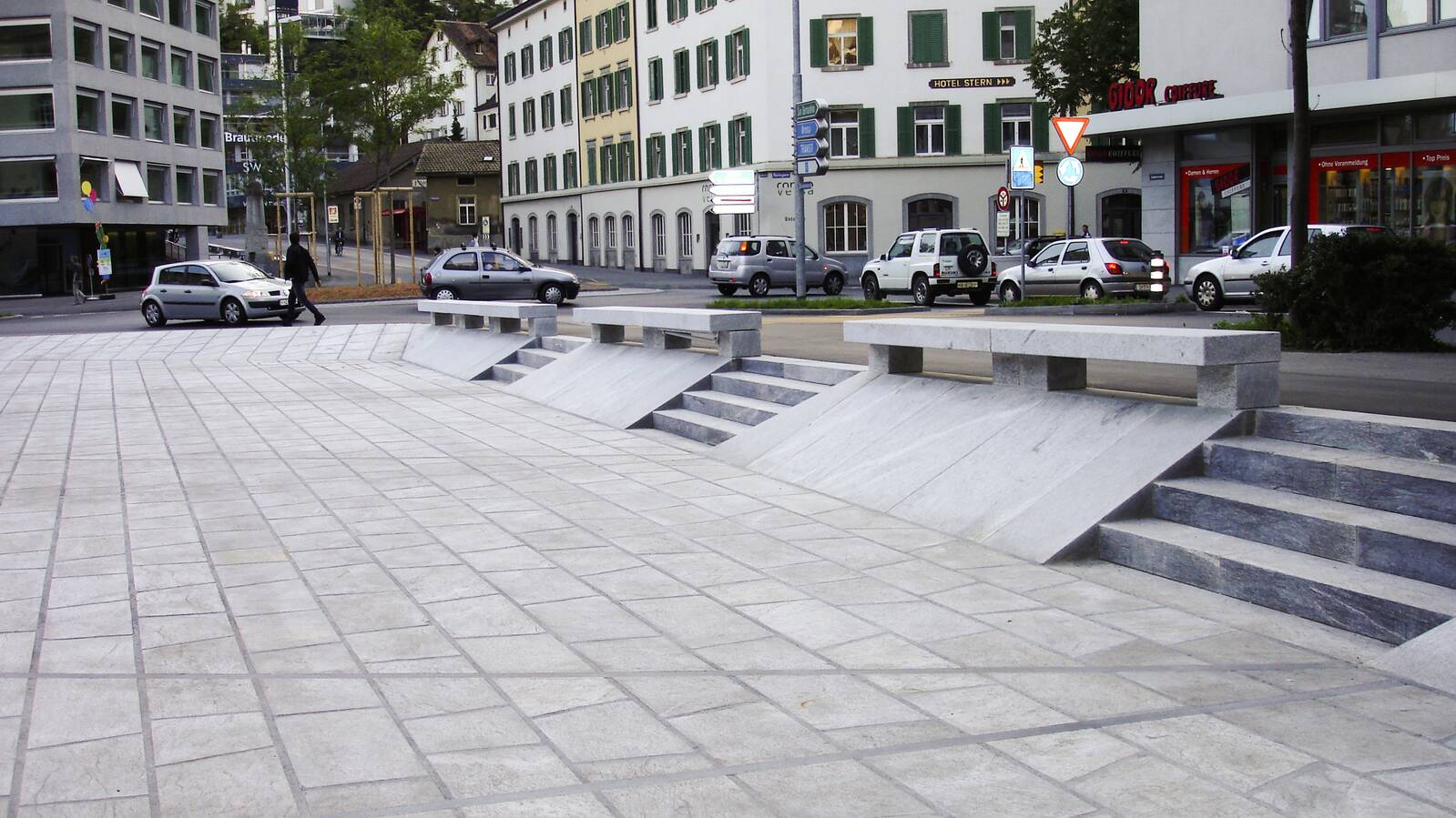 Bodenplatten in verschiedenen Materialien und Formaten - Fiorini Steinbruch