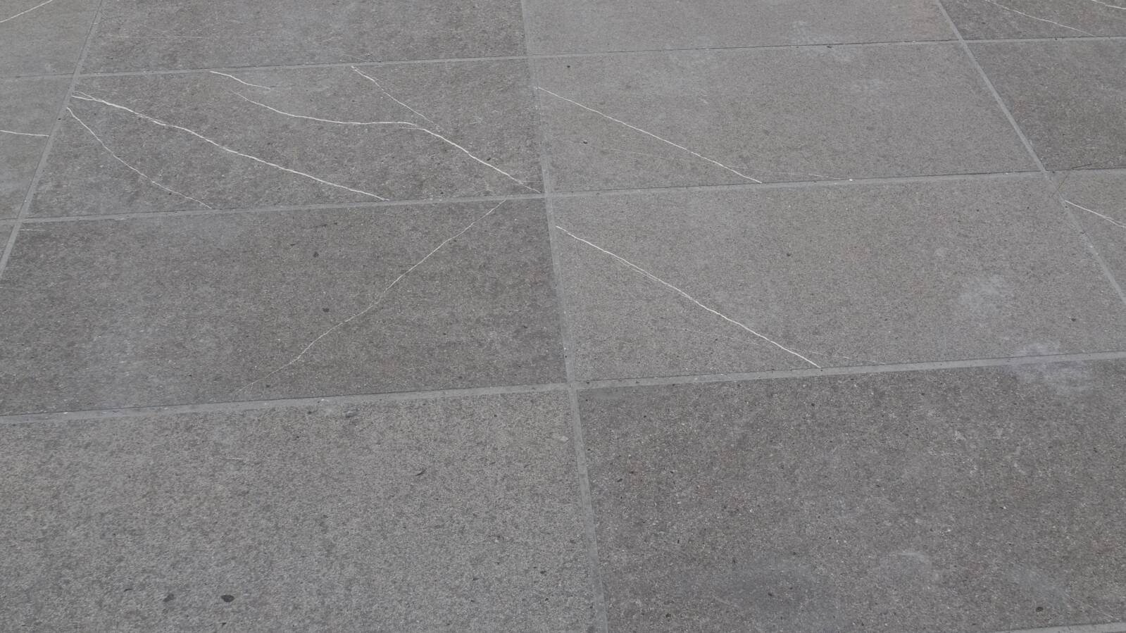 Bodenplatten in verschiedenen Materialien und Formaten - Fiorini Steinbruch